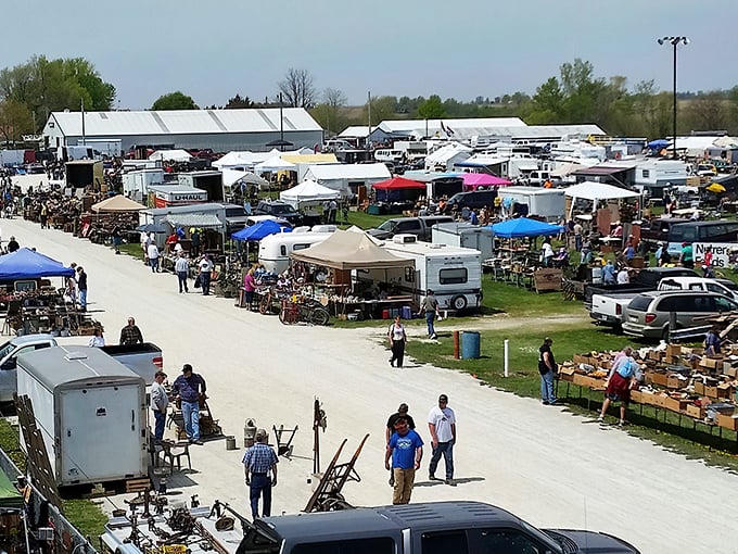 The ultimate outdoor shopping adventure unfolds across acres, where every vendor booth holds mysteries waiting to be discovered.
