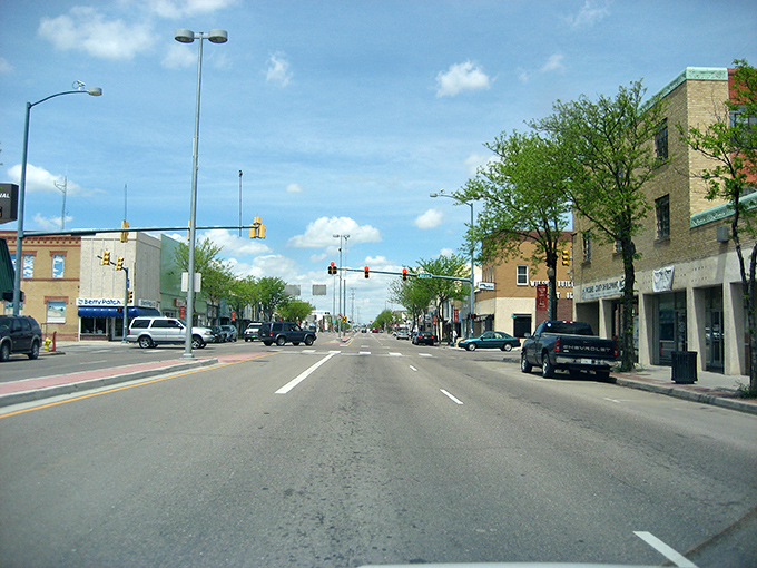 Wide streets, blue skies, and not a parking meter in sight. In Lamar, rush hour means three cars at the stoplight instead of two.