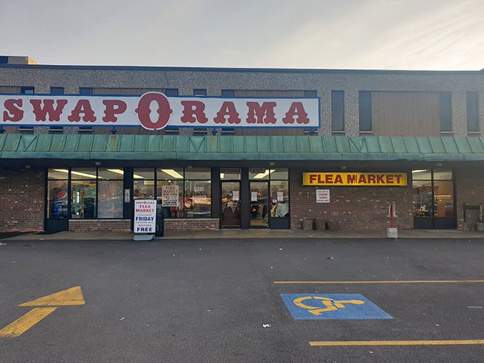 The gateway to bargain paradise. That "FLEA MARKET" sign might as well read "Abandon all budgetary restraint, ye who enter here."