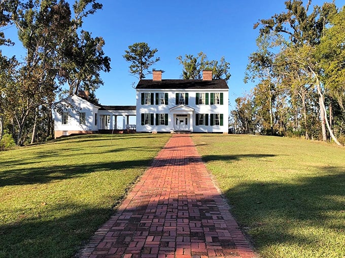Southern elegance meets wilderness at the Gregory House. This antebellum beauty was moved brick-by-brick across the river during the Depression.