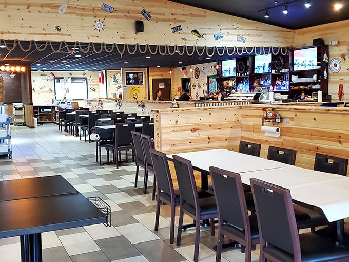 Warm wooden paneling and nautical touches create a cozy cabin vibe&mdash;if cabins specialized in crab legs and seafood feasts.