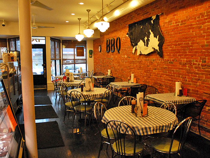 Inside, exposed brick walls and checkered tablecloths create that perfect "I'm about to have something incredible" atmosphere. The BBQ map art seals the deal.