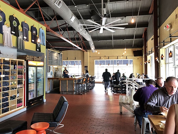 Industrial-chic meets comfort in this airy space where craft beer enthusiasts and seafood lovers find common ground.