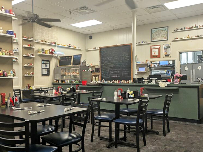 Inside Shakers, black tables and comfortable chairs create the perfect canvas for breakfast masterpieces, while shelves of salt and pepper shakers add whimsical charm to every corner.