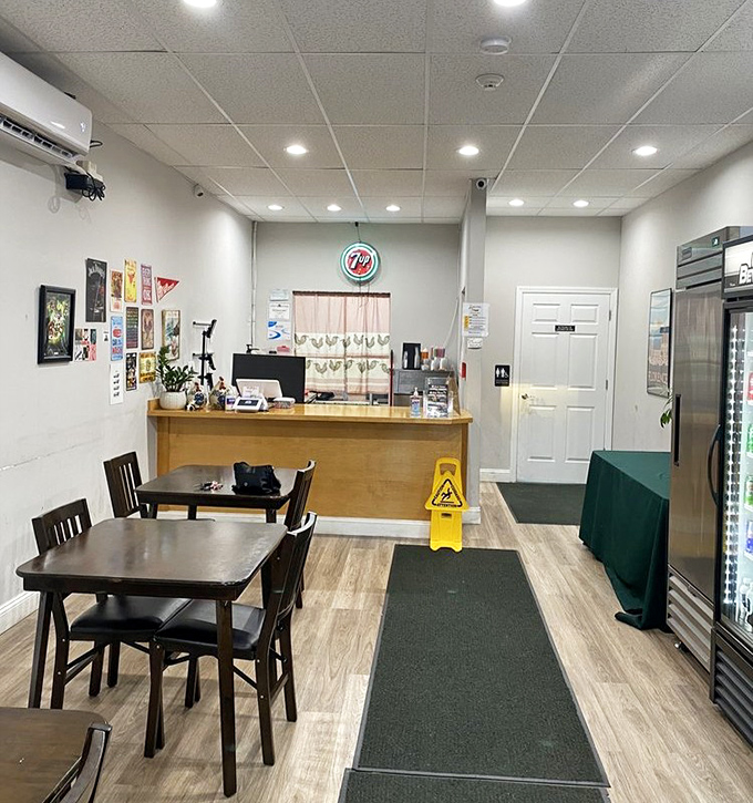 Simplicity reigns in this no-frills interior where the focus is crystal clear: getting exceptional chicken from fryer to mouth with minimal delay.