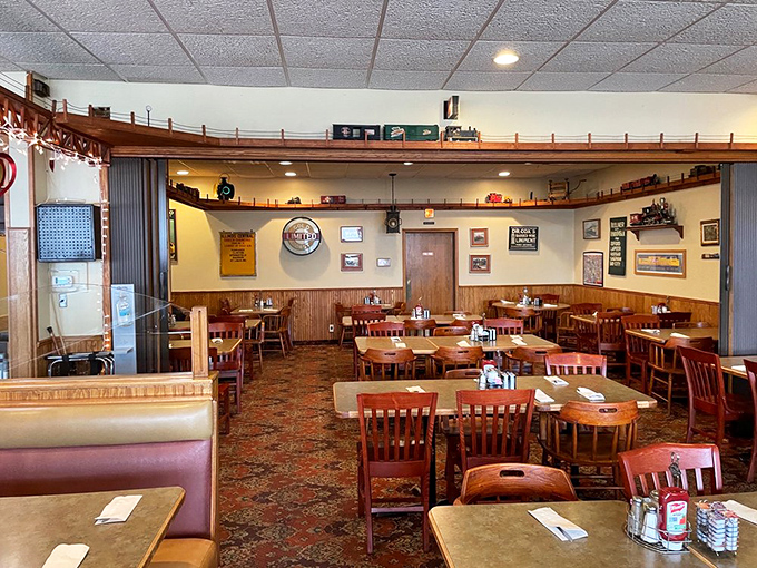 Model trains chug along overhead while diners below fuel up for their day. It's like eating in the world's coziest train station, minus the loudspeaker announcements.