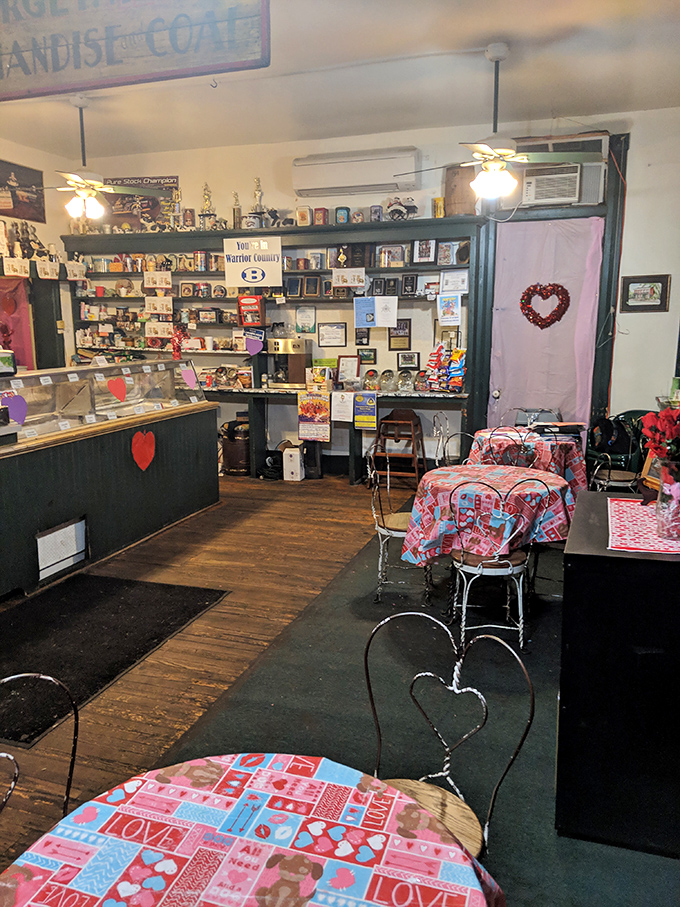 Step inside and time slows down &ndash; heart-shaped chairs, colorful tablecloths, and walls filled with memories create an ice cream parlor straight from childhood dreams.