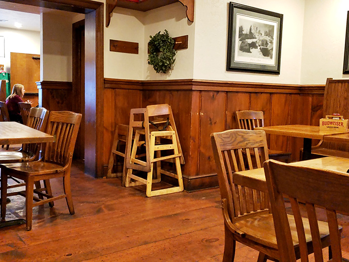 Wooden wainscoting and sturdy chairs tell you this place means business&mdash;comfort food business, that is. No pretension, just honest dining.