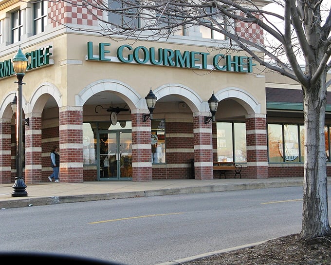 Le Gourmet Chef beckons culinary enthusiasts with the promise of kitchen gadgets you never knew existed but suddenly can't live without.