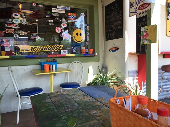 That smiley face watching over your meal isn't just decoration &ndash; it's foreshadowing the grin you'll wear after your first bite.