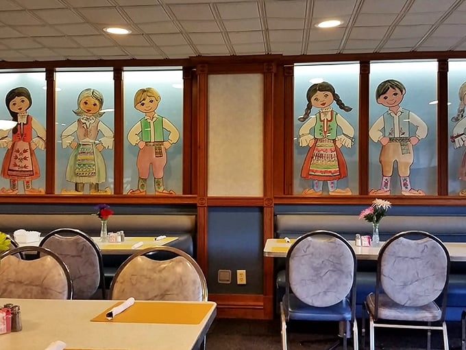 Folk art figures in traditional Serbian dress watch over diners, silent witnesses to decades of "That's the best chicken I've ever had" declarations.