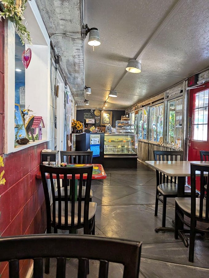 Inside, simplicity reigns supreme. No designer needed here&mdash;just honest charm with red walls, simple tables, and lighting that makes everyone look like they've just returned from vacation.