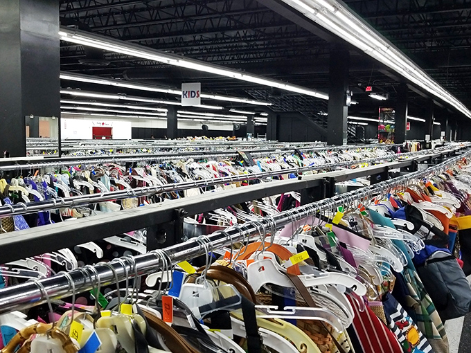 Red-topped picnic tables under a latticed roof create the perfect no-nonsense dining atmosphere. Like a beach cookout, minus having to shake sand out of your shoes.