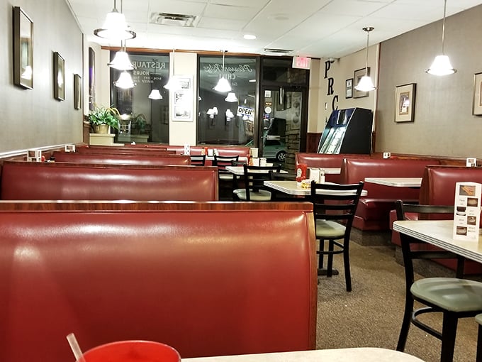 Red vinyl booths that have cradled countless Cincinnati residents through late-night cravings and midday hunger pangs&mdash;the ultimate comfort zone.