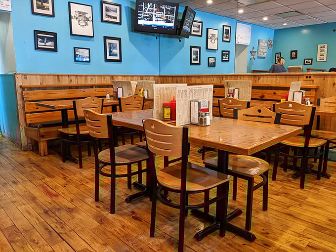 Inside, turquoise walls and wooden accents create that perfect "coastal comfort" vibe—like breakfast at your favorite beach house, minus the sand in your shoes.