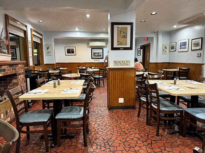 Inside, wood paneling and no-nonsense tables set the stage for seafood greatness, like a Broadway theater dressed as your grandparents' den.