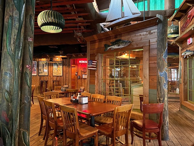 Nautical dreams come to life inside Floyd's, where wooden beams, model ships, and carved fish create the perfect backdrop for seafood indulgence.