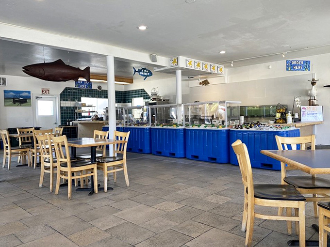 Inside, the no-frills dining area and gleaming fish counter create that perfect "I've discovered something authentic" feeling that makes seafood lovers' hearts skip a beat.