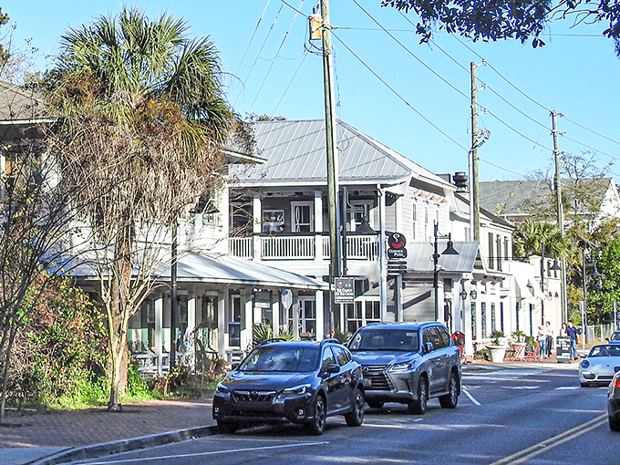 Bluffton's charming streets invite you to slow down and savor life. Even the traffic lights seem to change at a more relaxed pace here.