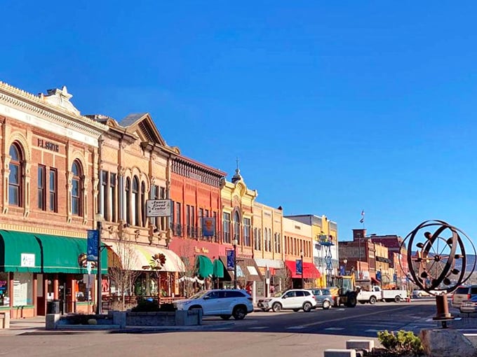 Ca&ntilde;on City's brick-lined streets tell stories of the Old West while offering modern bargains that would make your financial advisor smile.