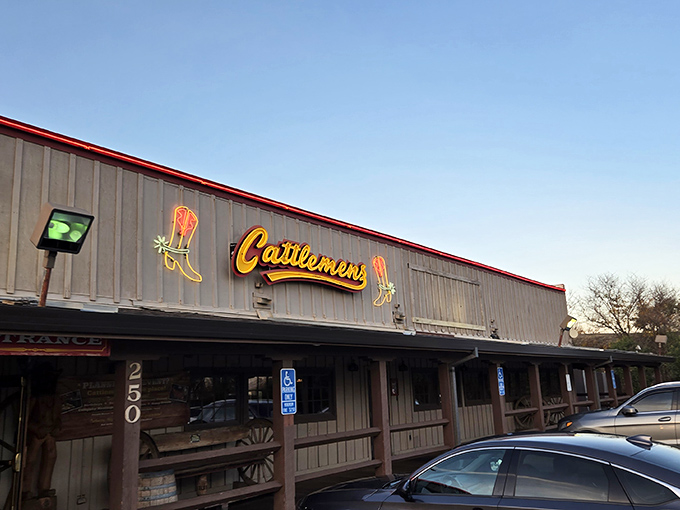 Cattlemen's neon boot sign kicks up the Western vibe – like John Wayne might mosey in for dinner any minute.