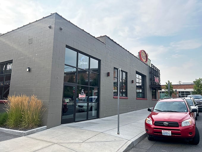 David's Pizza rocks that "we're serious about pizza but not much else" vibe that makes you instantly trust what's coming out of their ovens.