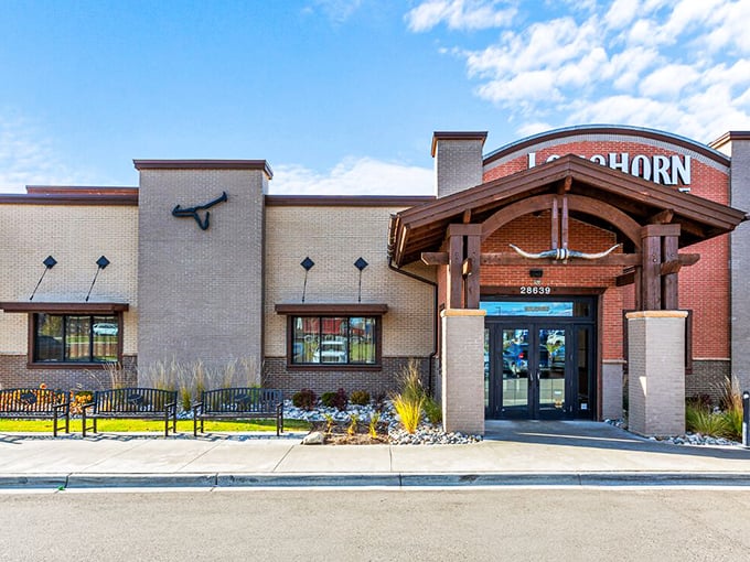 LongHorn's Western-inspired entrance promises a cowboy-worthy feast. Saddle up for serious steak business!