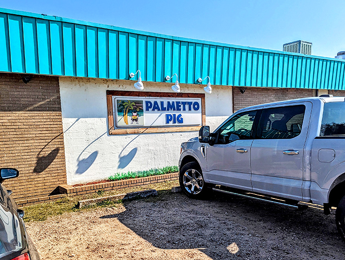 That turquoise roof signals sandwich paradise ahead! Palmetto Pig's modest appearance belies the flavor explosion happening inside.