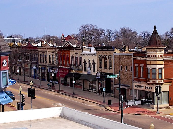 Neenah's downtown could double as a time machine&mdash;classic architecture with modern shops tucked behind those gorgeous brick facades. 