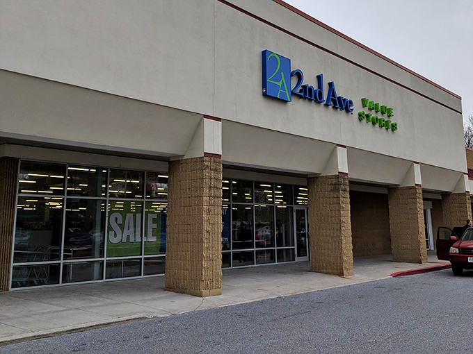 Retail therapy without the retail prices! 2nd Ave's clean, spacious entrance welcomes deal-seekers of all ages.