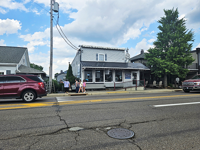 The sun-dappled entrance to Boyd & Wurthmann invites you in for pie that'll make you forget all about that diet you were considering.