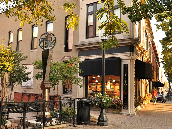 The heart of Champaign welcomes you with historic charm and modern amenities&mdash;without the wallet-draining prices of Chicago.