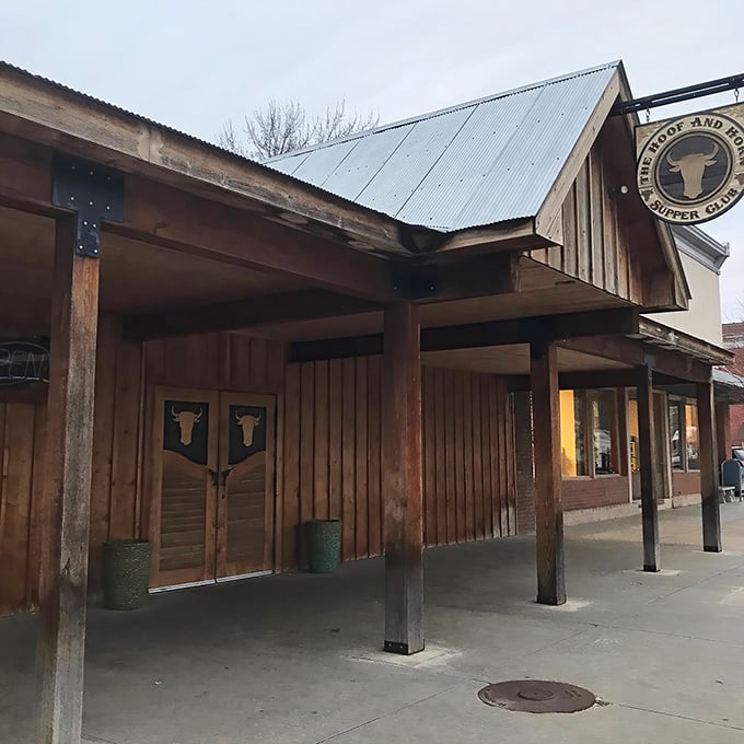 The Hoof & Horn's western-style entrance isn't putting on airs. Like a John Wayne movie set where the food steals the show!
