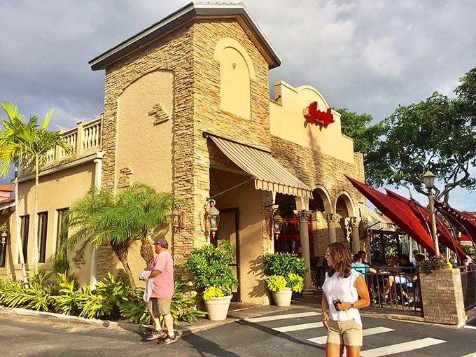 Sunshine, palm trees, and Joey's patio&mdash;a Florida pizza trifecta that has locals coming back for "just one more slice."