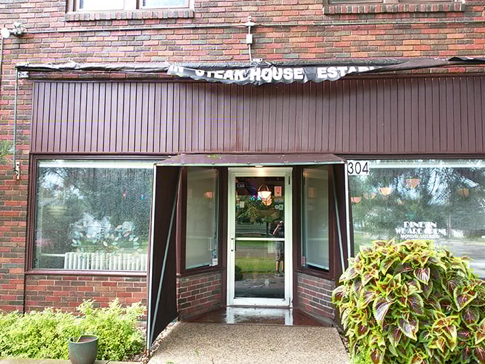 This timeless building has that "serious about beef" look that makes steak lovers' hearts skip.