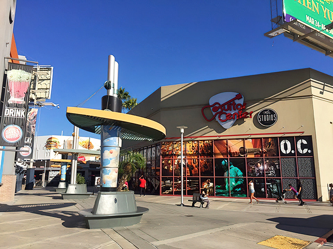 Even guitar shops get the Hollywood treatment here, complete with dramatic lighting and rock star vibes. 
