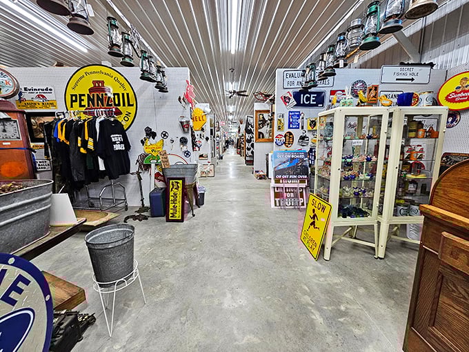 Down the rabbit hole you go! This seemingly endless corridor of vendor booths promises adventures in antiquing that could easily consume an entire afternoon.