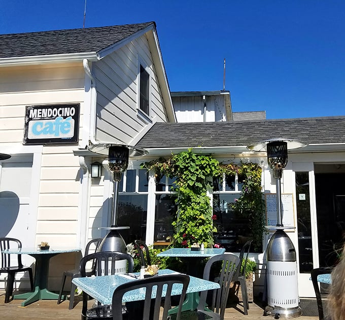 The Mendocino Caf&eacute;'s vine-draped exterior promises the kind of meal worth writing postcards about.