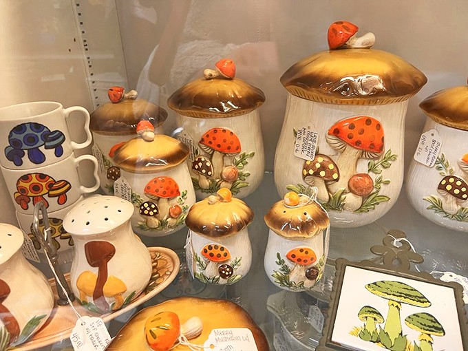 These mushroom-themed canisters aren't just kitchen storage&mdash;they're time capsules from the 1970s when fungi were the height of home fashion.