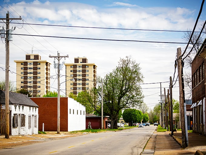Where high-rises meet humble beginnings. Poplar Bluff's varied architecture tells the story of a town that balances growth with maintaining its authentic character.