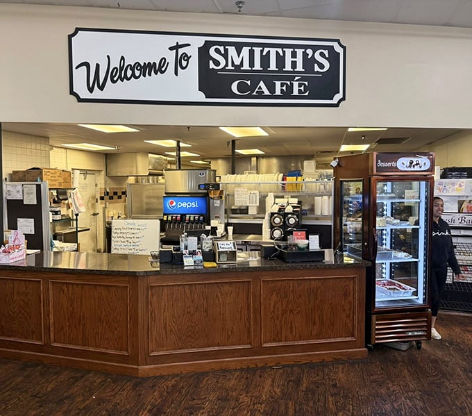 Smith's Caf&eacute; offers the perfect pit stop for weary treasure hunters. Nothing fuels a second round of bargain hunting like a sandwich and coffee!
