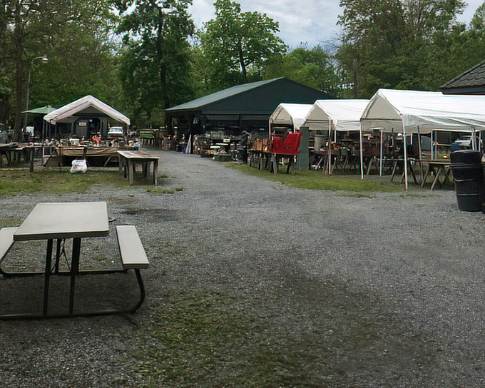The market's "Main Street" invites exploration with its canvas-topped shops. Like a small village that appears only on Sundays, complete with its own passionate citizens.