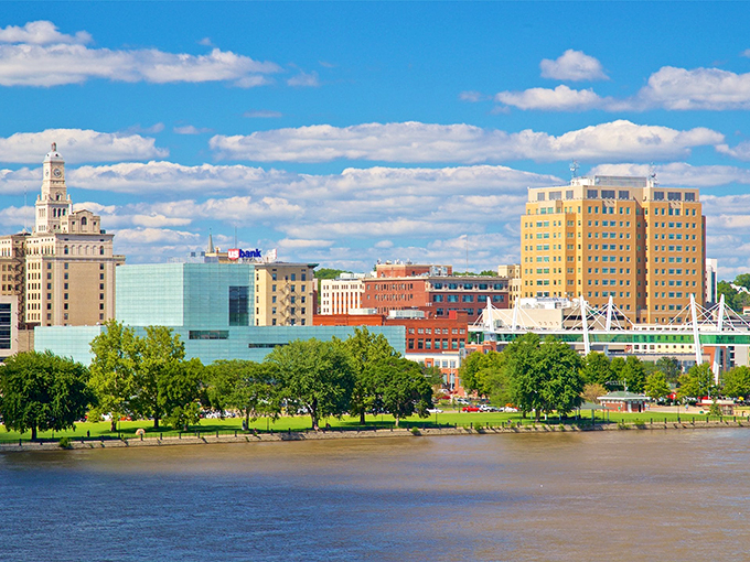 The mighty Mississippi meets affordable living in Davenport. Those sunset views over the river? They come standard with your reasonable rent!