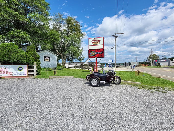 Eddie's roadside stand proves the best things come in small packages. That sign is practically a beacon for hot dog pilgrims!