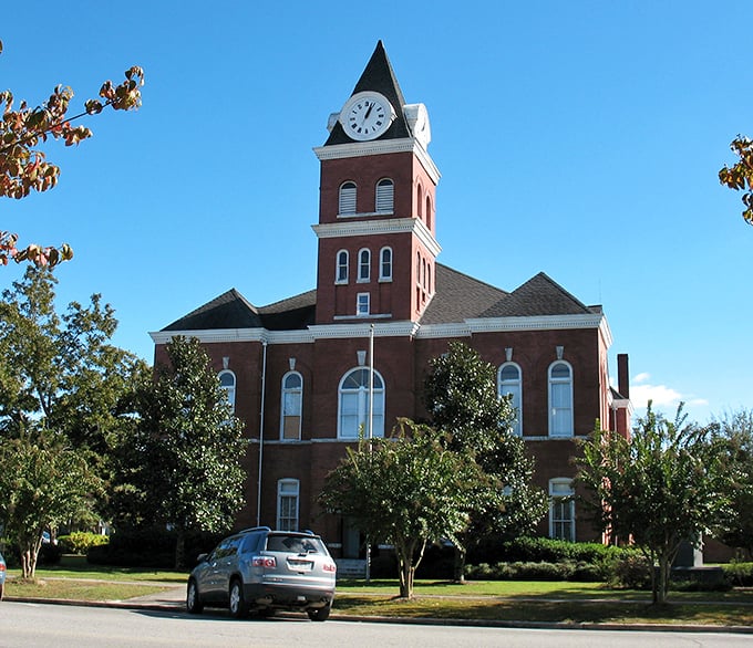 Jesup's courthouse clock tower keeps perfect time in a town where nobody's rushing and everybody's welcome.