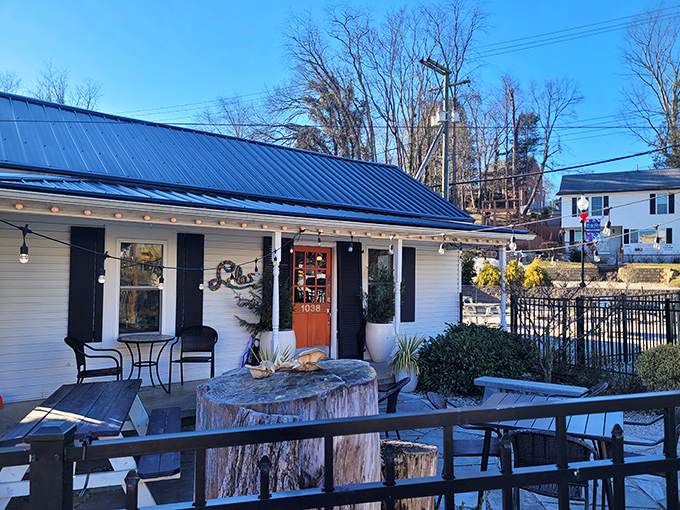 Lola's cozy blue-roofed cottage looks like it was plucked from a storybook, but the pizza inside is the real fairy tale.