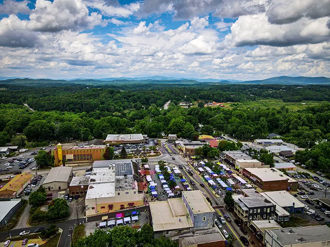 Small-town Georgia at its most affordable&mdash;where the stop sign might be the only thing telling you to pause your leisurely budget-friendly day.