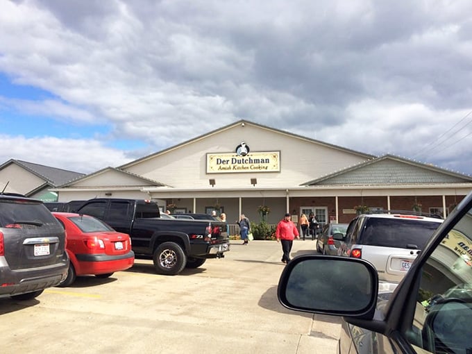 Der Dutchman's parking lot is full for good reason&mdash;inside awaits the kind of home cooking that makes fast food executives wake up in cold sweats.