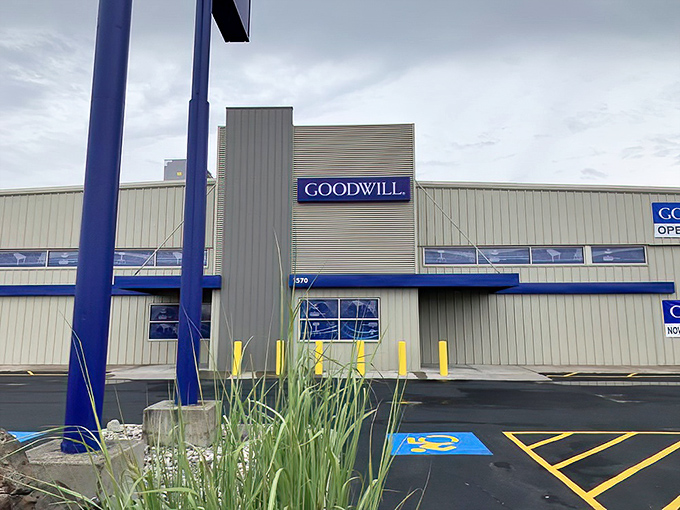 Another angle of Goodwill's impressive facade. Like the Louvre of secondhand finds, but with better parking!