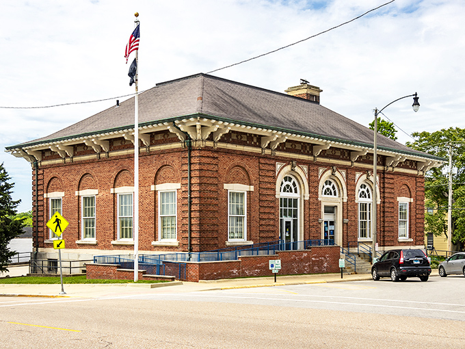 That corner turret building in Greenville looks like it's keeping watch over the town square, probably witnessing countless first dates and parades.